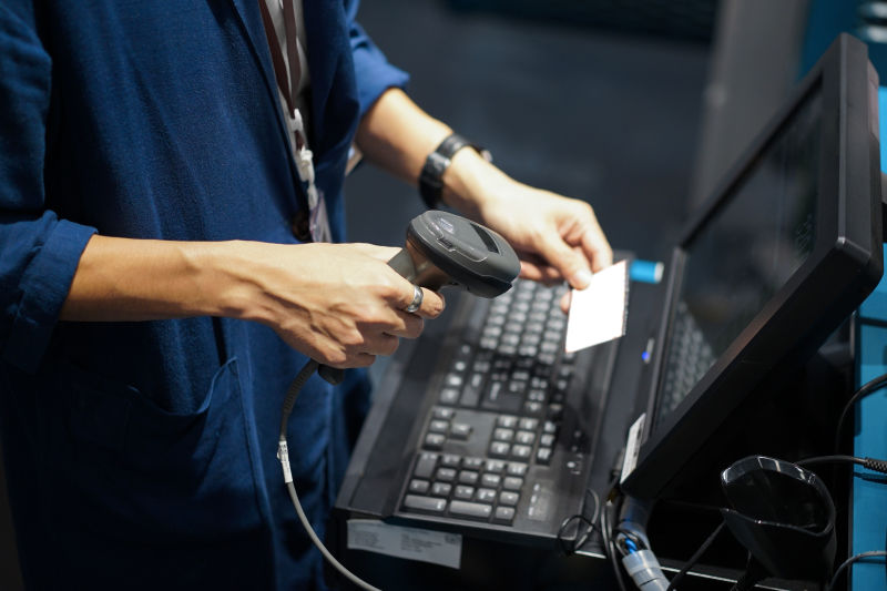 手机上的二维码图片-手机上显示着二维码素材-高清图片-摄影照片-寻图免费打包下载