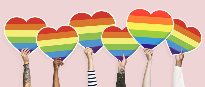 手持lgbt彩虹心形图案素材-高清图片-摄影照片-寻图免费打包下载
